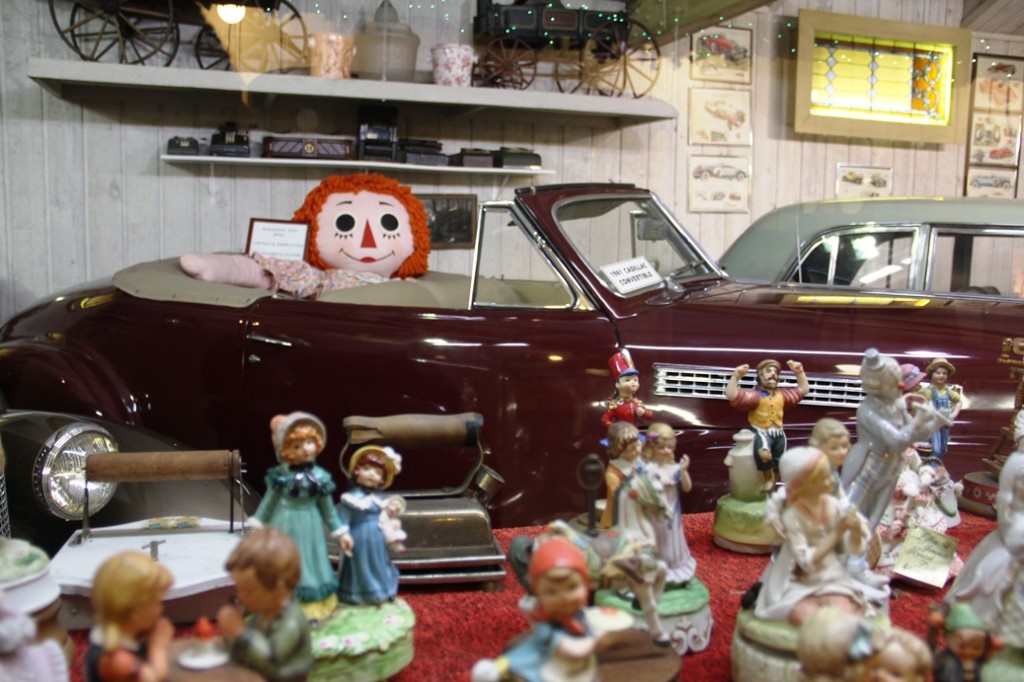 White Fence Farm, Romeoville IL: Popular Chicken Restaurant on Route 66